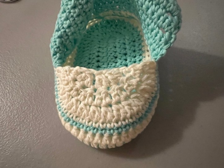 New born slofjes haken – Haken en breien met Samar